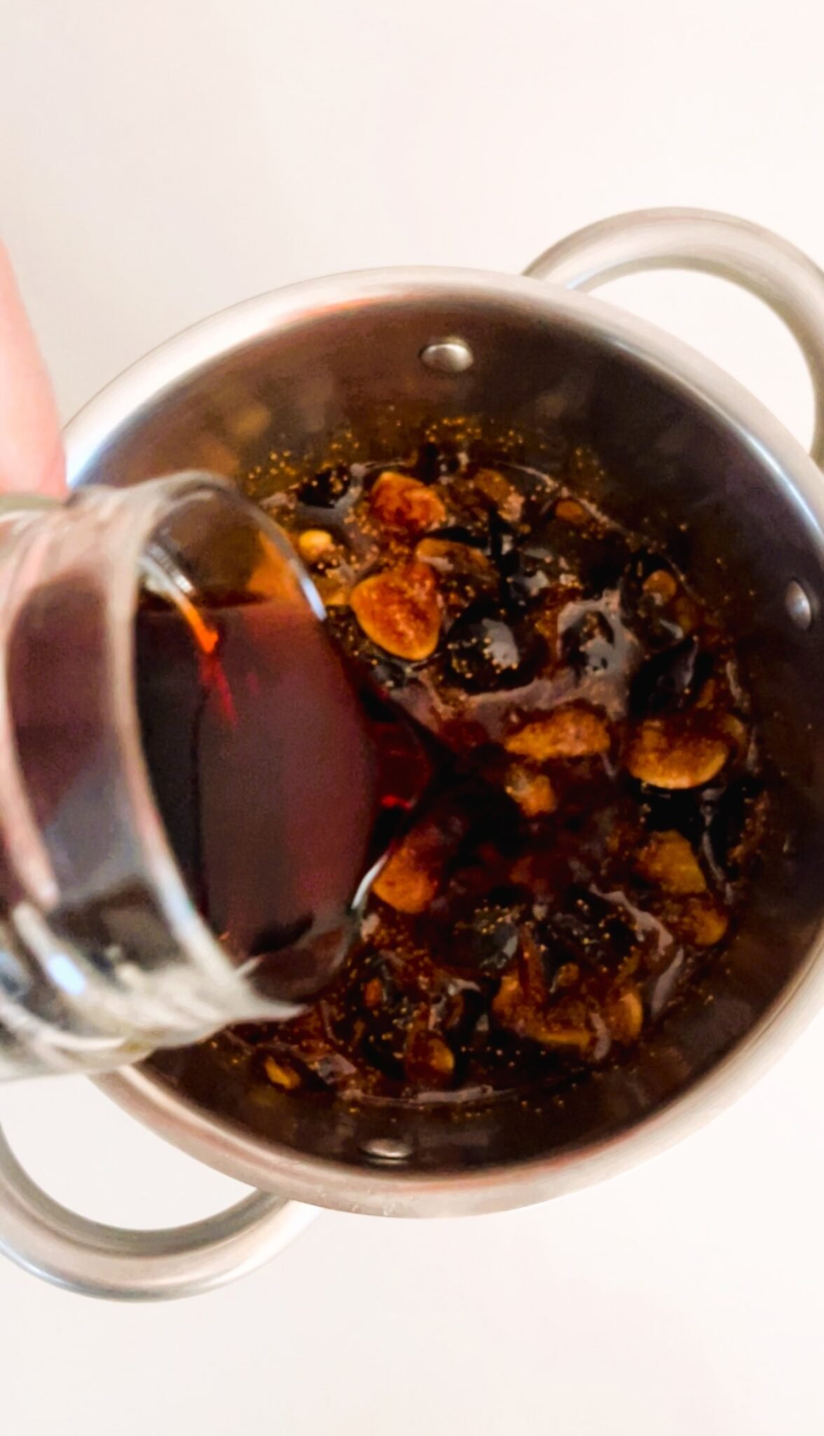 Fig jam recipe with red wine, balsamic and walnuts