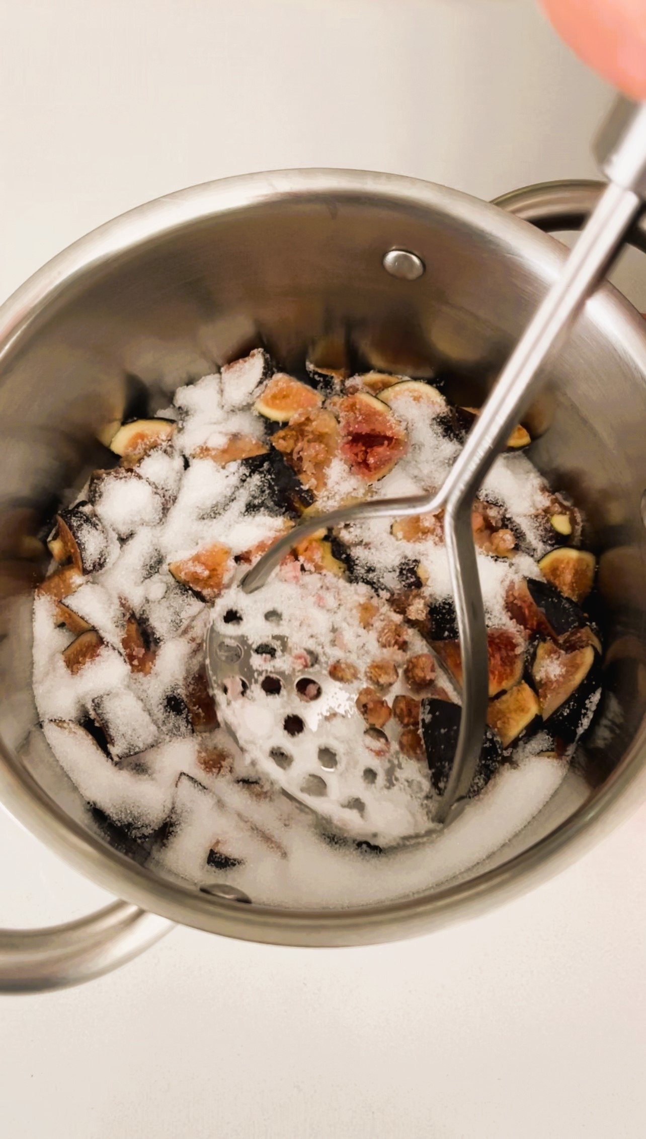 Fig jam recipe with red wine, balsamic and walnuts