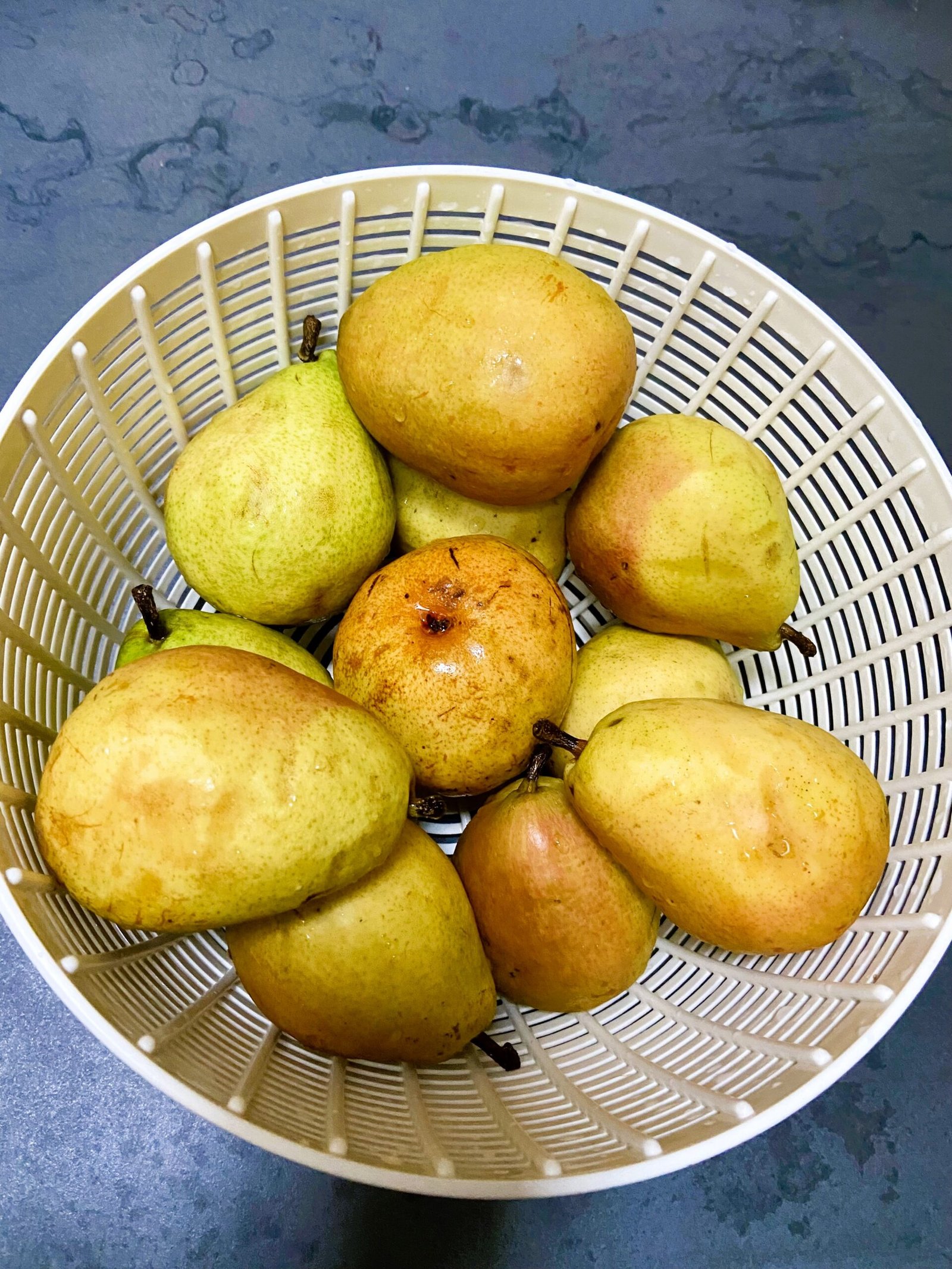 Why And How To Make Pear Juice At Home